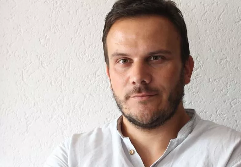 Covic negotiates only when losing a battle