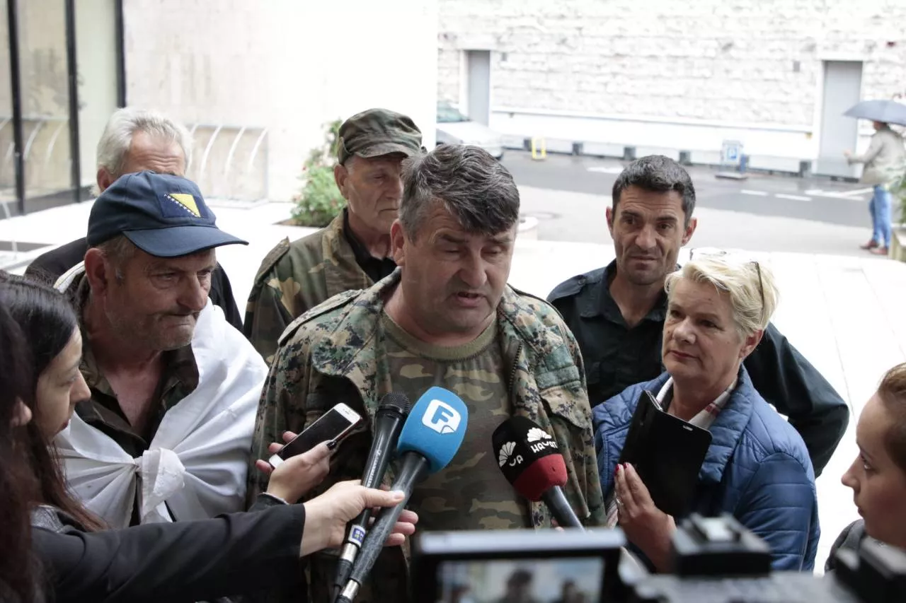 Nema materijala, nema sjednice: Borci ponovo pred Parlamentom FBiH