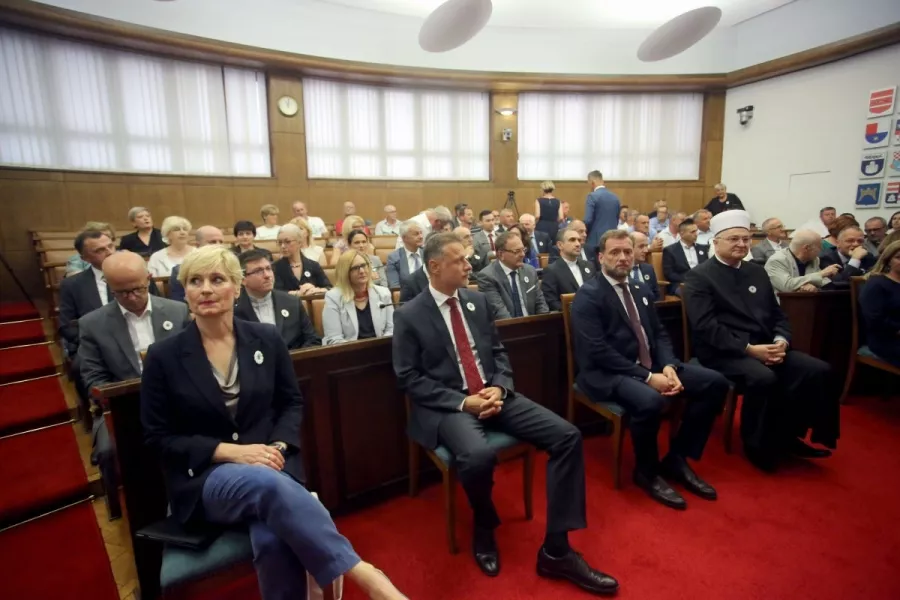 Kad čovjek postane zvijer, komemoracija za Srebrenicu u Saboru Hrvatske